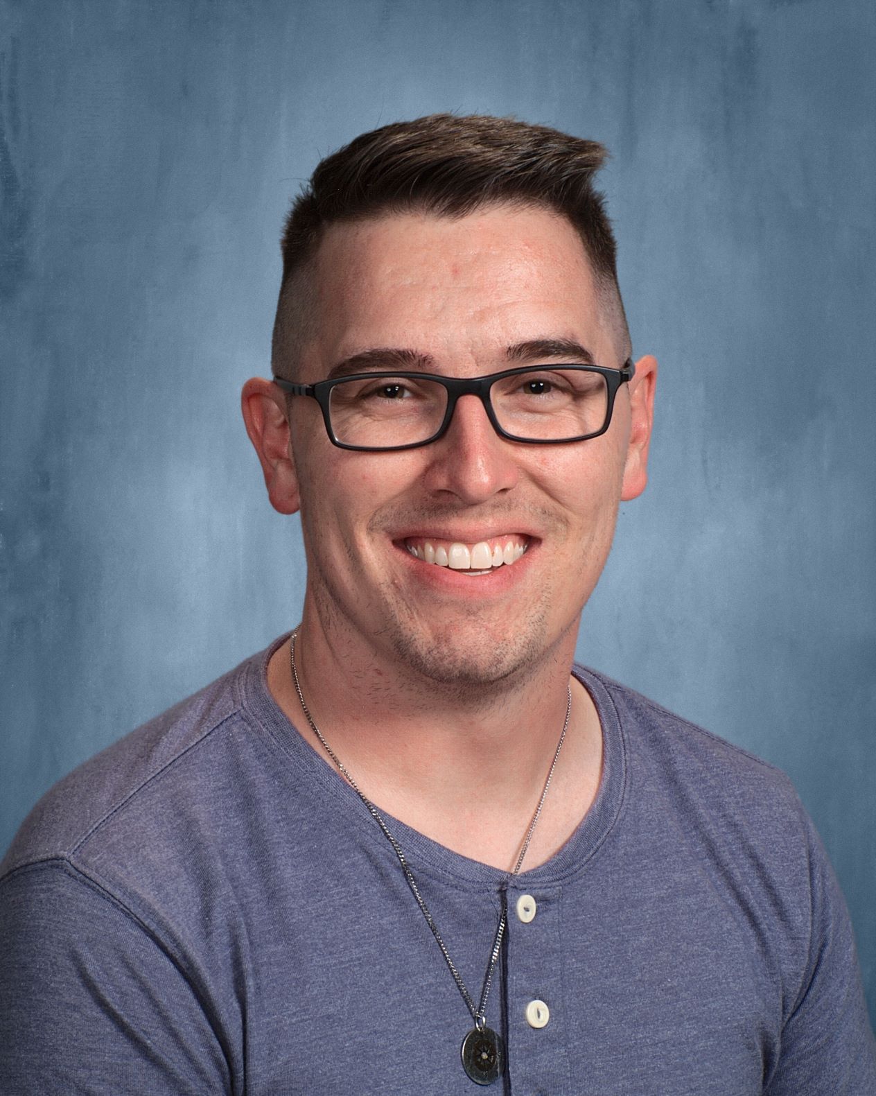 Ohio Eastern graduate brings laughter, community to campus with improv ...